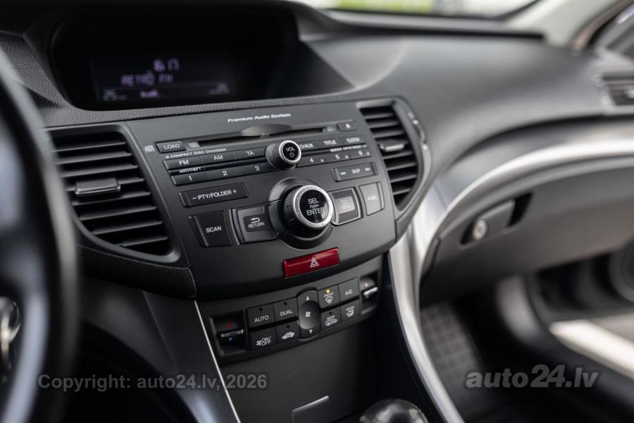 Grey Honda Accord 2013 in Tallinn, with an engine capacity of 2.00 L and mileage of 241 thousand km for 4790 €, photo 17 on AUTOMOTO.COM.LV