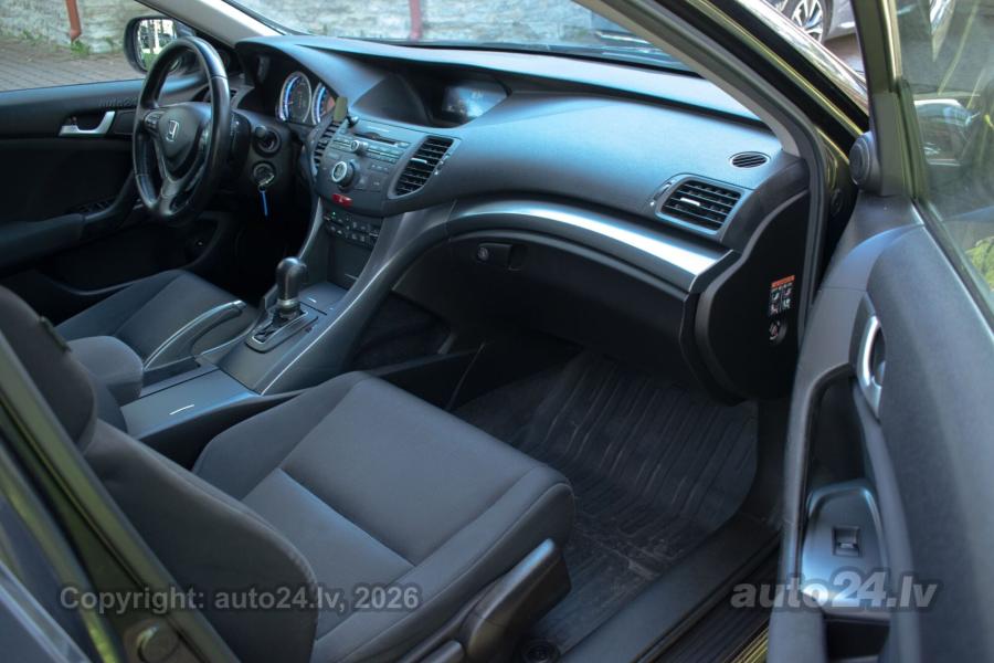 Pelēks Honda Accord 2014 Tallina, ar dzinēja tilpumu 2.00 L un nobraukumu 263 tūkst. km par 6990 €, foto 11 vietnē AUTOMOTO.COM.LV