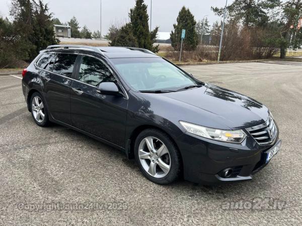 Grey Honda Accord 2015 in Tallinn, with an engine capacity of 2.00 L and mileage of 154 thousand km for 9900 €, photo 3 on AUTOMOTO.COM.LV