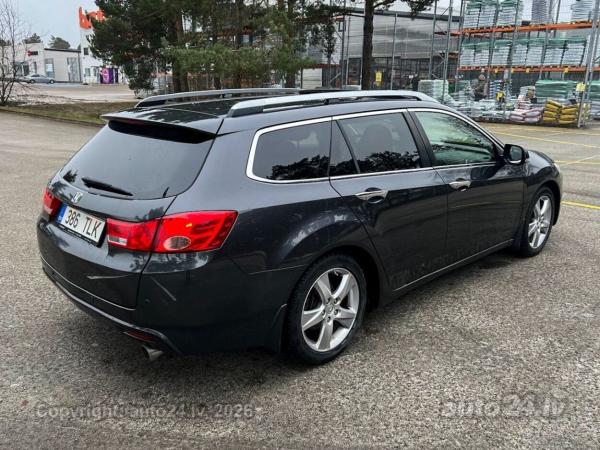 Grey Honda Accord 2015 in Tallinn, with an engine capacity of 2.00 L and mileage of 154 thousand km for 9900 €, photo 4 on AUTOMOTO.COM.LV