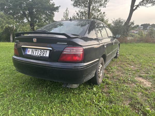 Honda Accord 2000 Viļņa, ar dzinēja tilpumu 1.60 L un nobraukumu 300 tūkst. km par 600 €, foto 3 vietnē AUTOMOTO.COM.LV