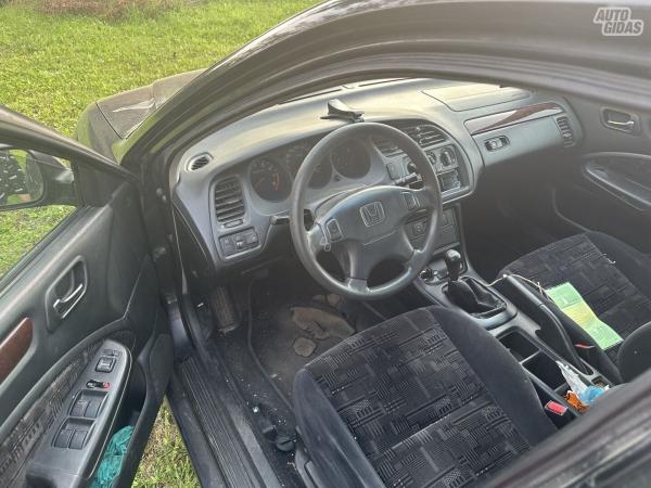Honda Accord 2000 Viļņa, ar dzinēja tilpumu 1.60 L un nobraukumu 300 tūkst. km par 600 €, foto 5 vietnē AUTOMOTO.COM.LV