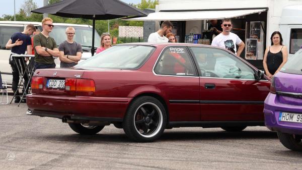 Red Honda Accord 1992 in Visaginas, with an engine capacity of 2.20 L and mileage of 300 thousand km for 3000 €, photo 3 on AUTOMOTO.COM.LV