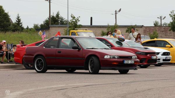 Red Honda Accord 1992 in Visaginas, with an engine capacity of 2.20 L and mileage of 300 thousand km for 3000 €, photo 5 on AUTOMOTO.COM.LV