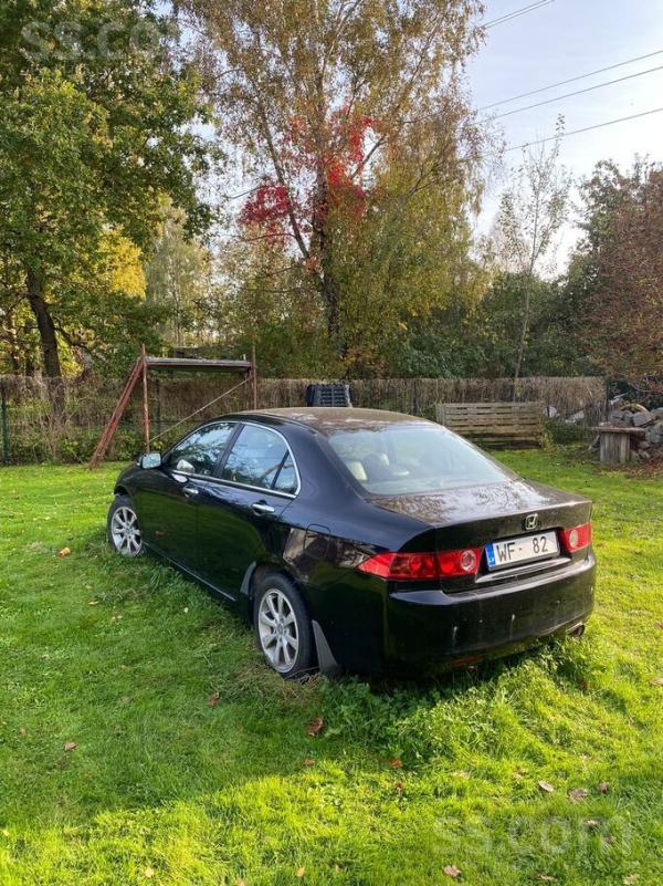 Red Honda Accord 2005 in Riga, with an engine capacity of 2.00 L and mileage of 330 thousand km for 450 €, photo 4 on AUTOMOTO.COM.LV