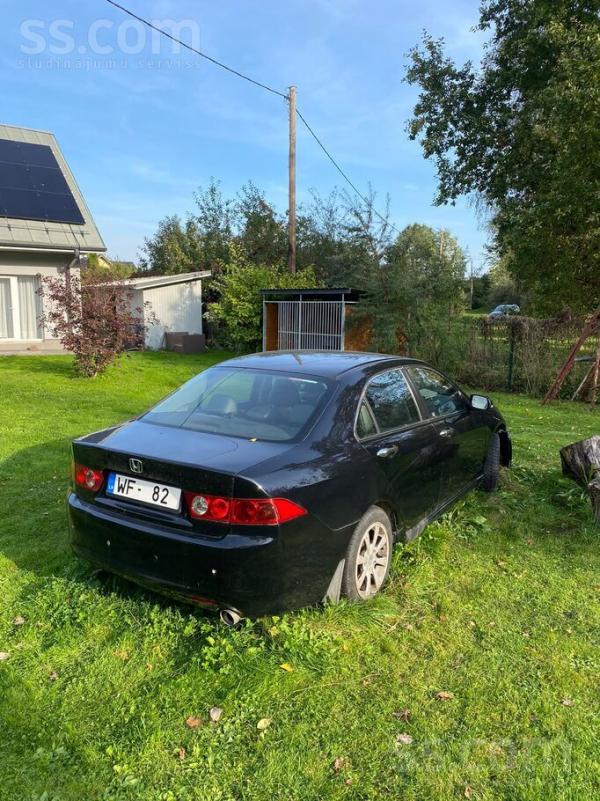 Red Honda Accord 2005 in Riga, with an engine capacity of 2.00 L and mileage of 330 thousand km for 450 €, photo 5 on AUTOMOTO.COM.LV