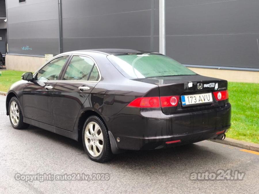 Red Honda Accord 2006 in Tallinn, with an engine capacity of 2.00 L and mileage of 190 thousand km for 799 €, photo 5 on AUTOMOTO.COM.LV