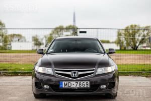 Sarkans Honda Accord 2007 Rīga, ar dzinēja tilpumu 2.00 L un nobraukumu 271 tūkst. km par 2500 €, foto 3 vietnē AUTOMOTO.COM.LV