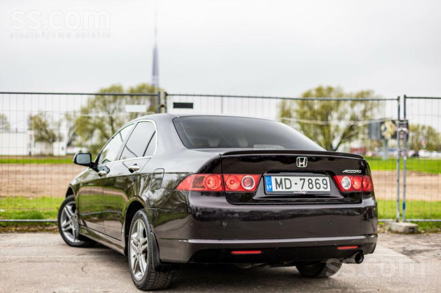 Sarkans Honda Accord 2007 Rīga, ar dzinēja tilpumu 2.00 L un nobraukumu 271 tūkst. km par 2500 €, foto 7 vietnē AUTOMOTO.COM.LV