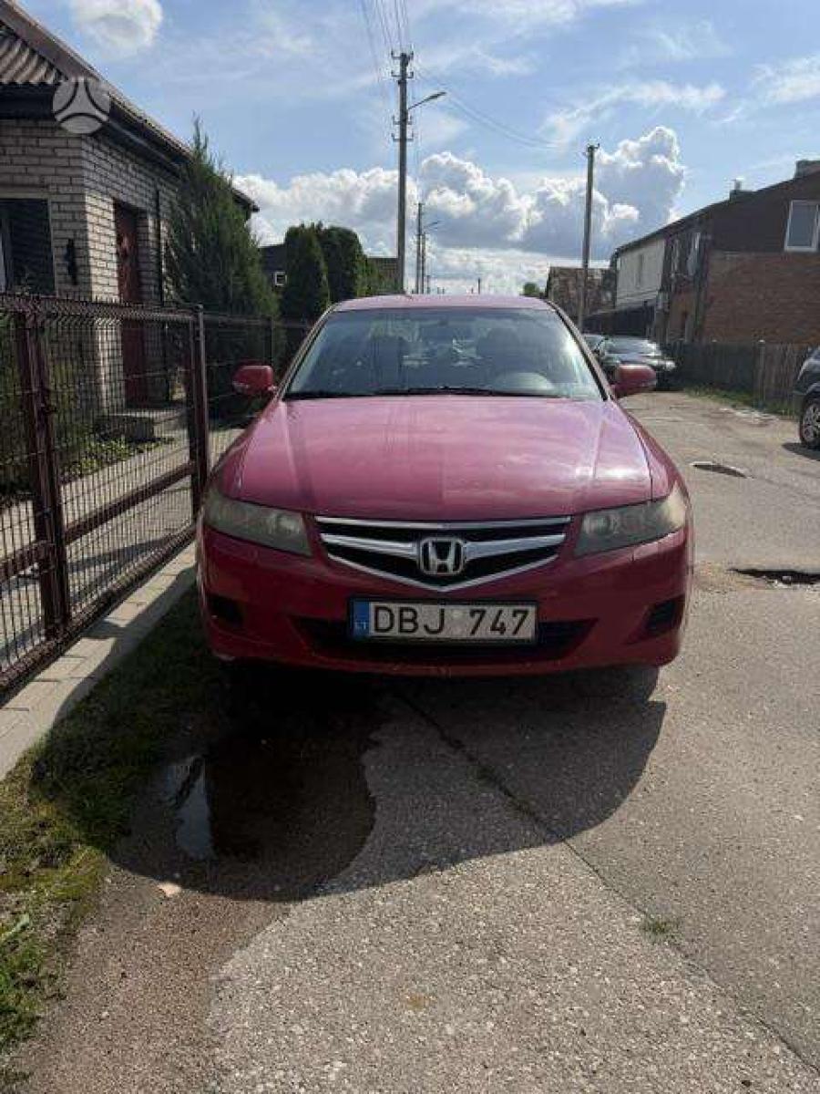 Red Honda Accord 2007 in Kaunas, with an engine capacity of 2.00 L and mileage of 317 thousand km for 700 €, photo 3 on AUTOMOTO.COM.LV