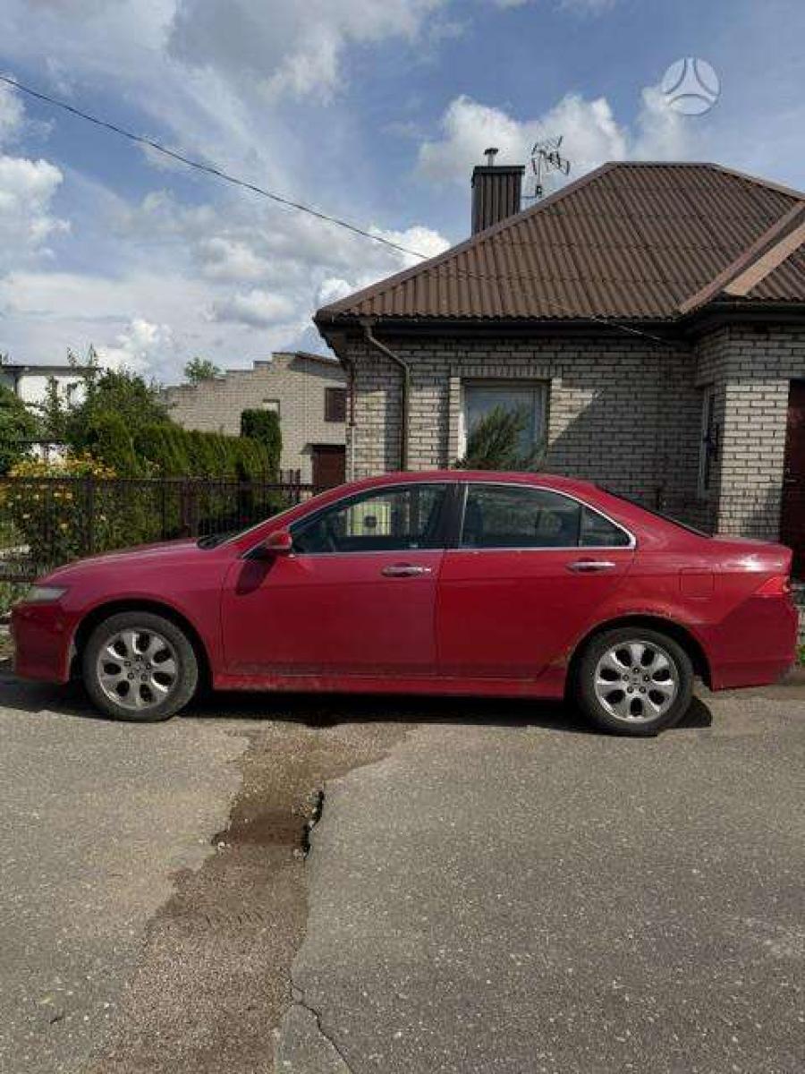 Red Honda Accord 2007 in Kaunas, with an engine capacity of 2.00 L and mileage of 317 thousand km for 700 €, photo 4 on AUTOMOTO.COM.LV