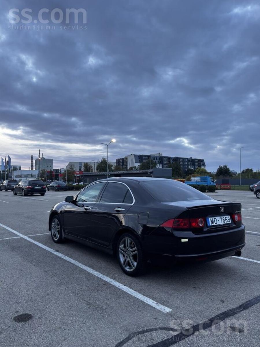 Sarkans Honda Accord 2007 Rīga, ar dzinēja tilpumu 2.00 L un nobraukumu 276 tūkst. km par 1500 €, foto 3 vietnē AUTOMOTO.COM.LV
