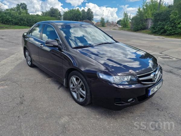 Sarkans Honda Accord 2008 Rīga, ar dzinēja tilpumu 2.00 L un nobraukumu 308 tūkst. km par 2400 €, foto 1 vietnē AUTOMOTO.COM.LV