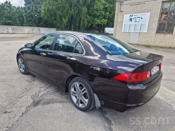 Sarkans Honda Accord 2008 Rīga, ar dzinēja tilpumu 2.00 L un nobraukumu 308 tūkst. km par 2400 €, foto 3 vietnē AUTOMOTO.COM.LV