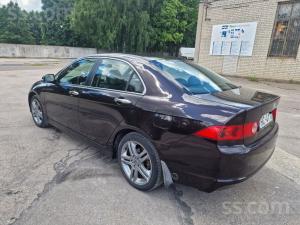 Sarkans Honda Accord 2008 Rīga, ar dzinēja tilpumu 2.00 L un nobraukumu 308 tūkst. km par 2400 €, foto 4 vietnē AUTOMOTO.COM.LV