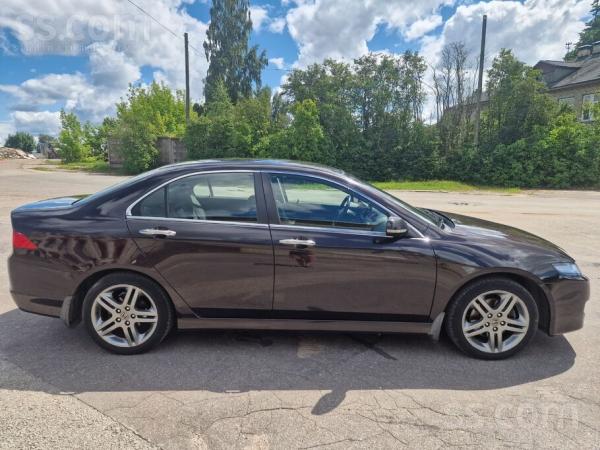Sarkans Honda Accord 2008 Rīga, ar dzinēja tilpumu 2.00 L un nobraukumu 308 tūkst. km par 2400 €, foto 6 vietnē AUTOMOTO.COM.LV
