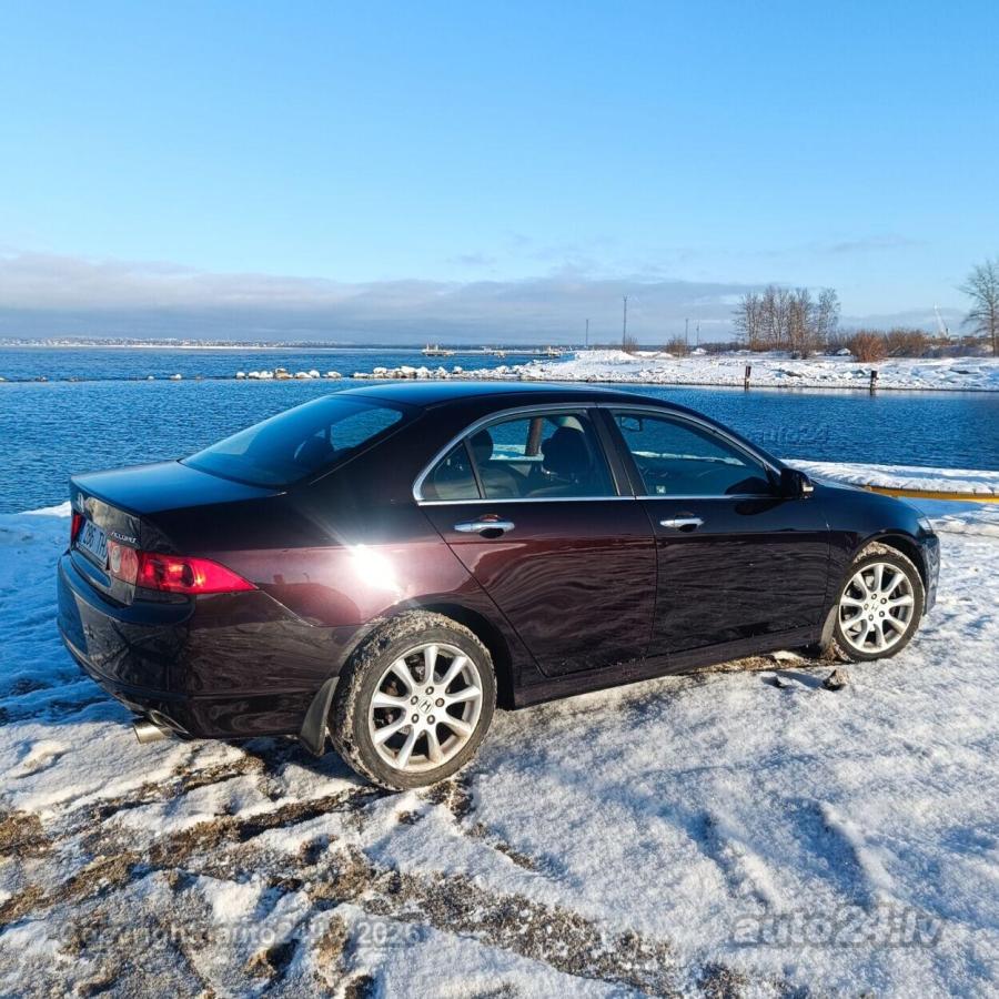 Red Honda Accord 2009 in Tallinn, with an engine capacity of 2.40 L and mileage of 163 thousand km for 3200 €, photo 2 on AUTOMOTO.COM.LV