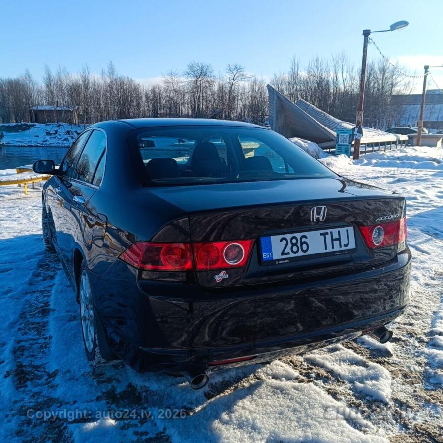 Red Honda Accord 2009 in Tallinn, with an engine capacity of 2.40 L and mileage of 163 thousand km for 3200 €, photo 4 on AUTOMOTO.COM.LV