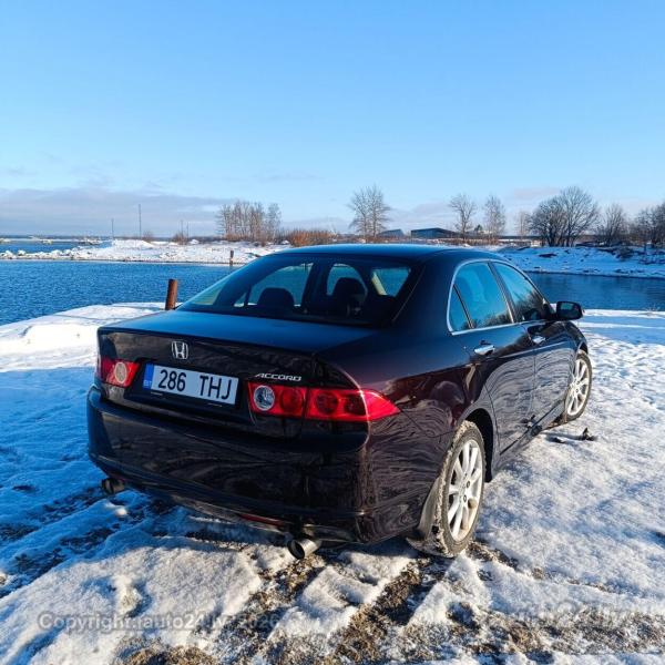 Red Honda Accord 2009 in Tallinn, with an engine capacity of 2.40 L and mileage of 163 thousand km for 3200 €, photo 3 on AUTOMOTO.COM.LV