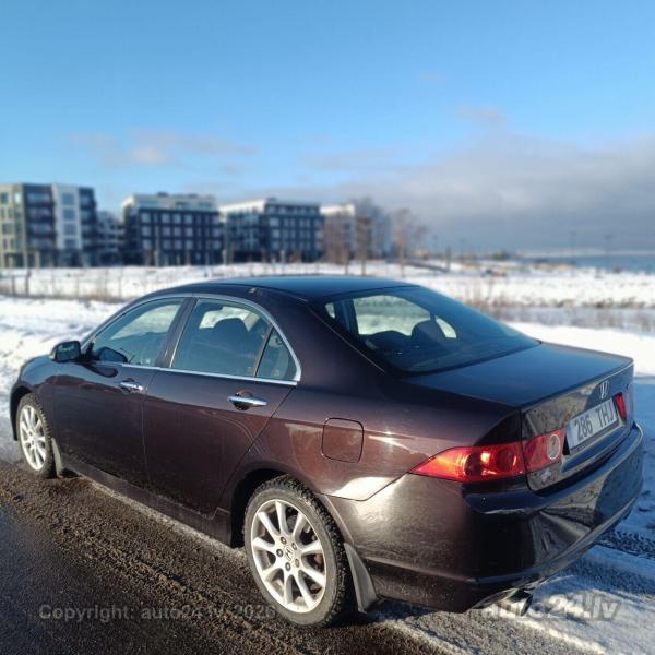 Red Honda Accord 2009 in Tallinn, with an engine capacity of 2.40 L and mileage of 163 thousand km for 3200 €, photo 5 on AUTOMOTO.COM.LV