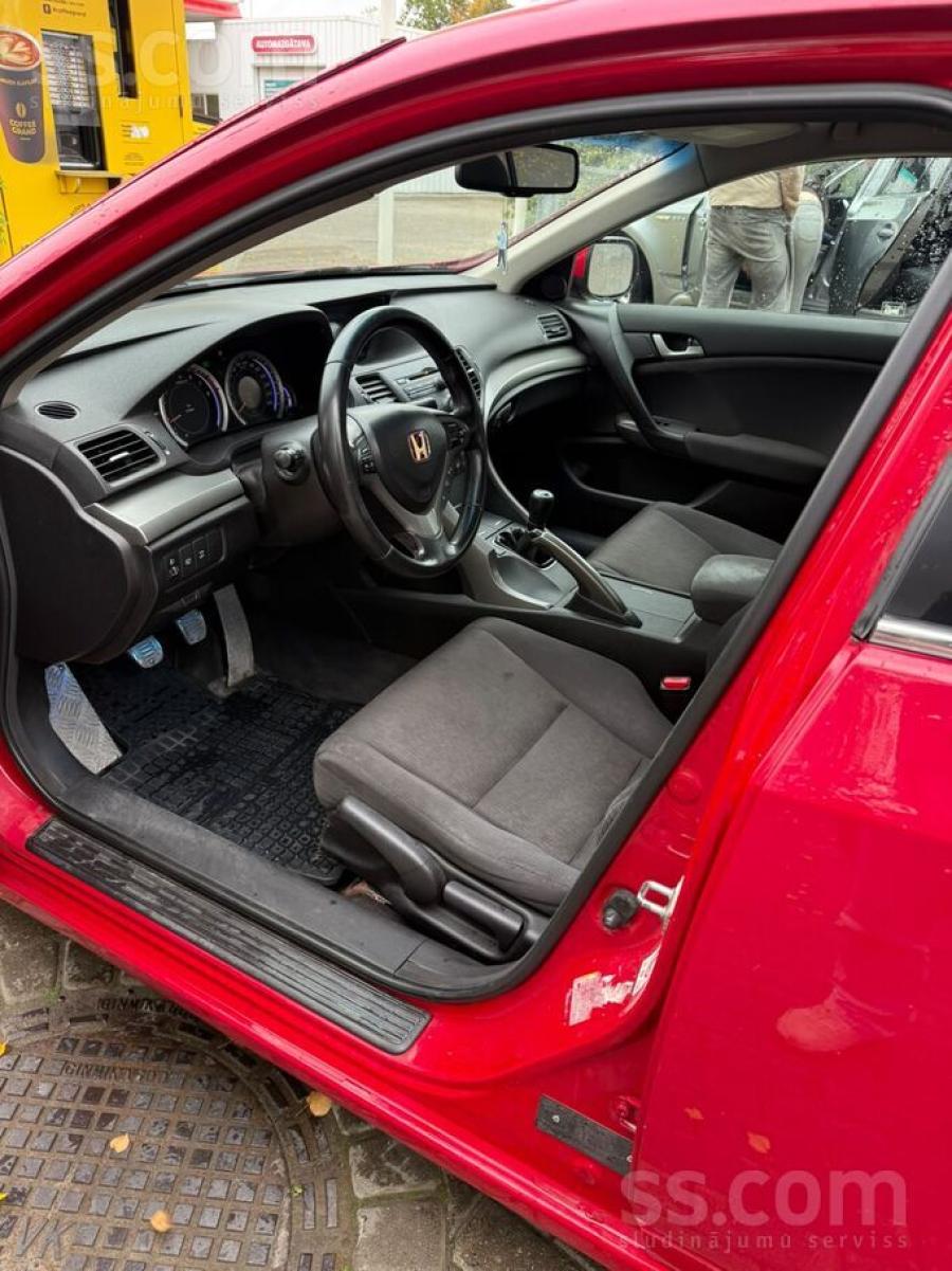 Sarkans Honda Accord 2009 Rīga, ar dzinēja tilpumu 2.00 L un nobraukumu 236 tūkst. km par 2370 €, foto 7 vietnē AUTOMOTO.COM.LV
