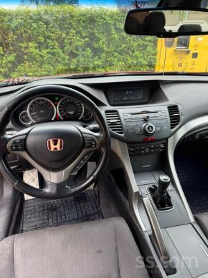 Sarkans Honda Accord 2009 Rīga, ar dzinēja tilpumu 2.00 L un nobraukumu 236 tūkst. km par 2370 €, foto 8 vietnē AUTOMOTO.COM.LV