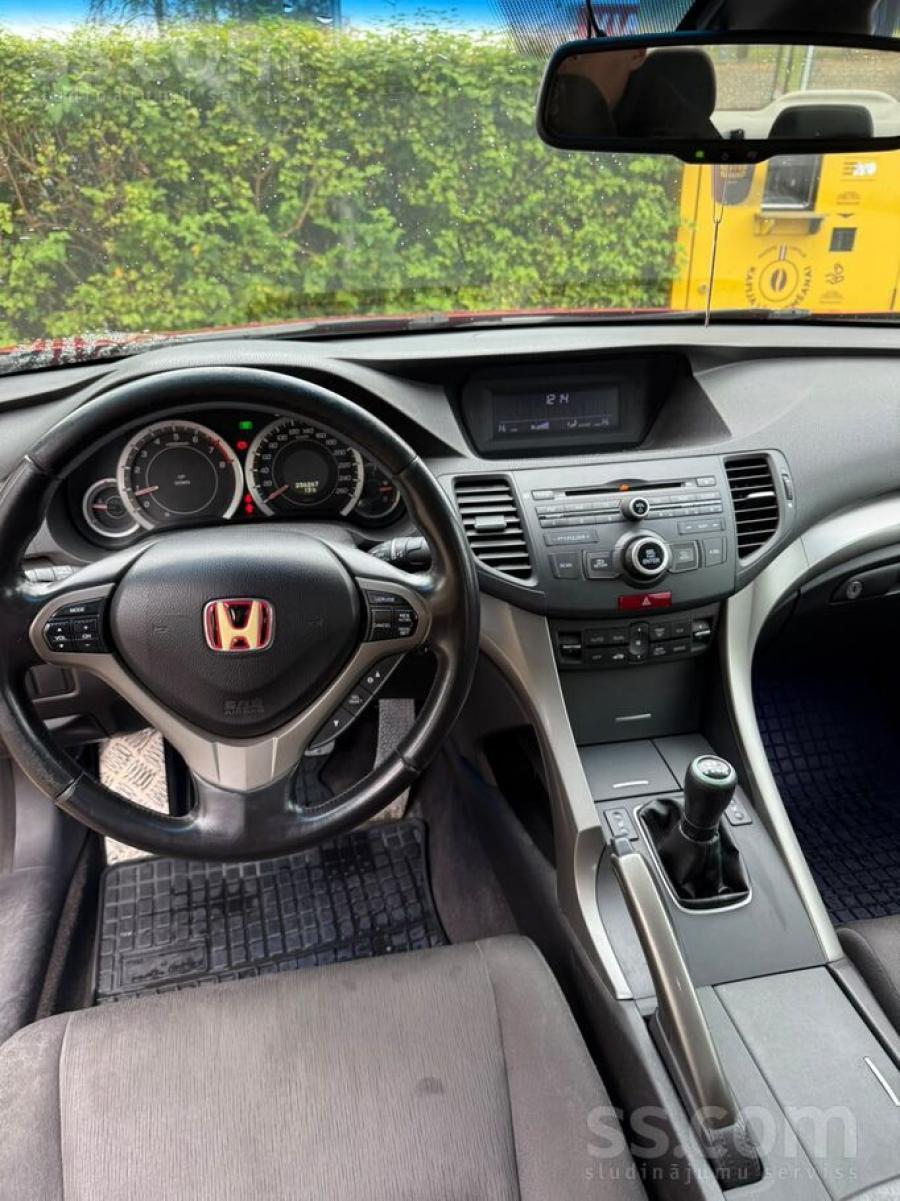 Sarkans Honda Accord 2009 Rīga, ar dzinēja tilpumu 2.00 L un nobraukumu 236 tūkst. km par 2370 €, foto 8 vietnē AUTOMOTO.COM.LV