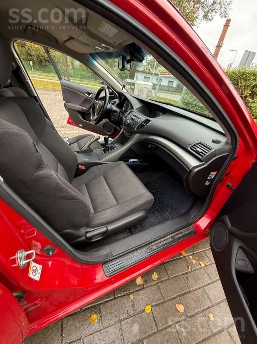 Sarkans Honda Accord 2009 Rīga, ar dzinēja tilpumu 2.00 L un nobraukumu 236 tūkst. km par 2370 €, foto 9 vietnē AUTOMOTO.COM.LV