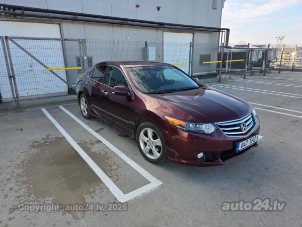 Red Honda Accord 2010 in Tallinn, with an engine capacity of 2.00 L and mileage of 210 thousand km for 4000 €, photo 2 on AUTOMOTO.COM.LV