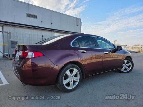Red Honda Accord 2010 in Tallinn, with an engine capacity of 2.00 L and mileage of 210 thousand km for 4000 €, photo 8 on AUTOMOTO.COM.LV