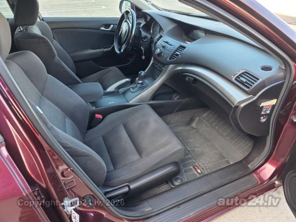 Red Honda Accord 2010 in Tallinn, with an engine capacity of 2.00 L and mileage of 210 thousand km for 4000 €, photo 11 on AUTOMOTO.COM.LV