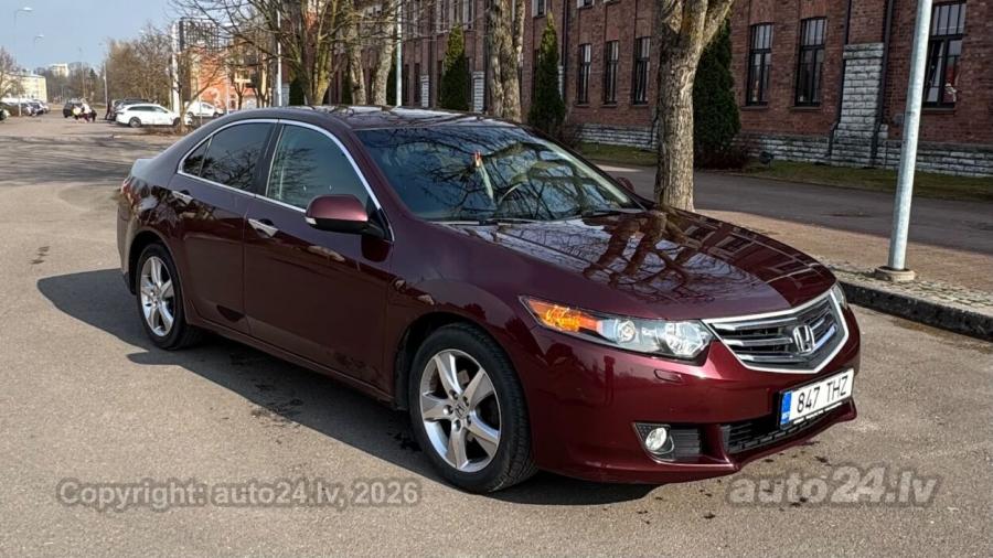 Sarkans Honda Accord 2010 Tallina, ar dzinēja tilpumu 2.00 L un nobraukumu 211 tūkst. km par 4999 €, foto 1 vietnē AUTOMOTO.COM.LV