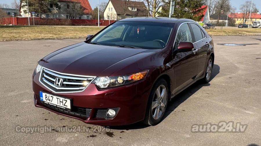 Sarkans Honda Accord 2010 Tallina, ar dzinēja tilpumu 2.00 L un nobraukumu 211 tūkst. km par 4999 €, foto 3 vietnē AUTOMOTO.COM.LV