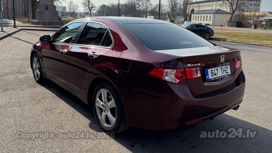 Sarkans Honda Accord 2010 Tallina, ar dzinēja tilpumu 2.00 L un nobraukumu 211 tūkst. km par 4999 €, foto 5 vietnē AUTOMOTO.COM.LV