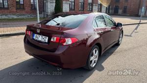 Sarkans Honda Accord 2010 Tallina, ar dzinēja tilpumu 2.00 L un nobraukumu 211 tūkst. km par 4999 €, foto 7 vietnē AUTOMOTO.COM.LV