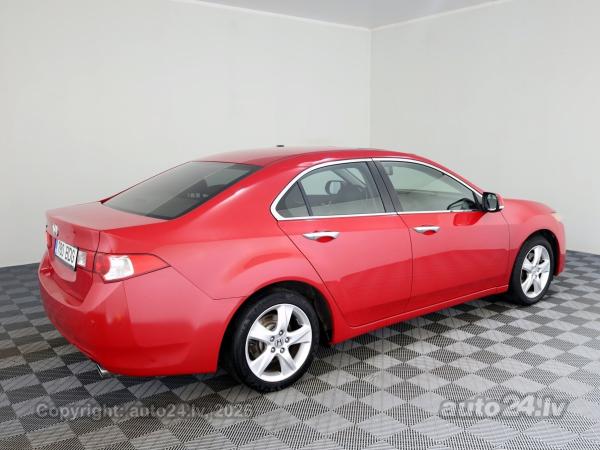 Sarkans Honda Accord 2010 Tallina, ar dzinēja tilpumu 2.40 L un nobraukumu 249 tūkst. km par 2999 €, foto 3 vietnē AUTOMOTO.COM.LV