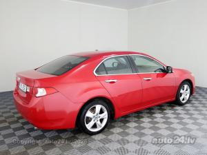 Red Honda Accord 2010 in Tallinn, with an engine capacity of 2.40 L and mileage of 249 thousand km for 2999 €, photo 4 on AUTOMOTO.COM.LV