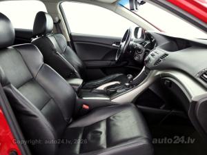 Red Honda Accord 2010 in Tallinn, with an engine capacity of 2.40 L and mileage of 249 thousand km for 2999 €, photo 7 on AUTOMOTO.COM.LV