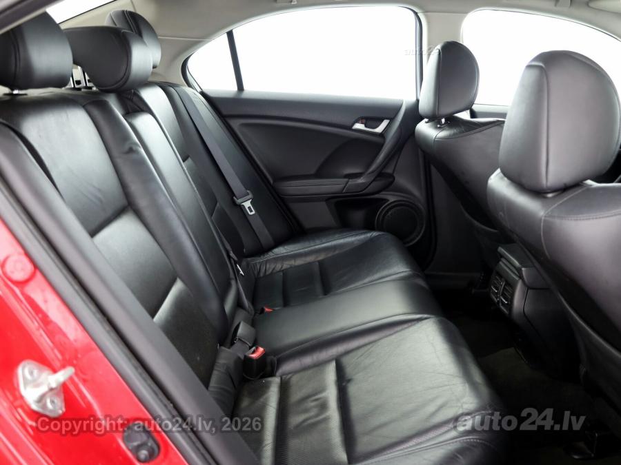 Red Honda Accord 2010 in Tallinn, with an engine capacity of 2.40 L and mileage of 249 thousand km for 2999 €, photo 8 on AUTOMOTO.COM.LV