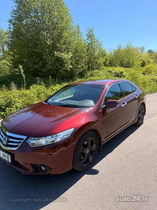 Sarkans Honda Accord 2011 Tallina, ar dzinēja tilpumu 2.00 L un nobraukumu 203 tūkst. km par 6000 €, foto 1 vietnē AUTOMOTO.COM.LV