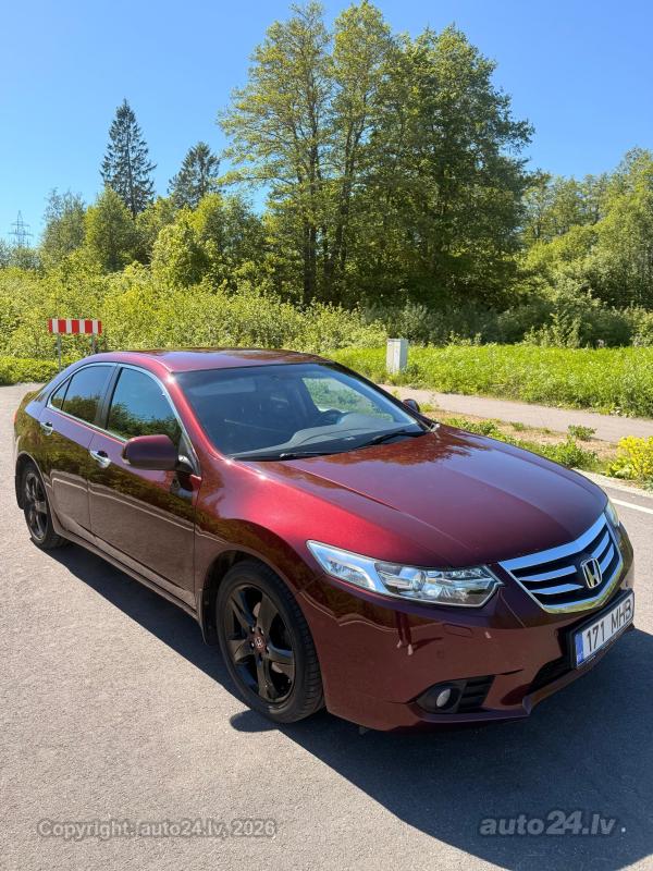 Sarkans Honda Accord 2011 Tallina, ar dzinēja tilpumu 2.00 L un nobraukumu 203 tūkst. km par 6000 €, foto 2 vietnē AUTOMOTO.COM.LV