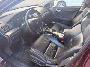 Red Honda Accord 2011 in Panevezys, with an engine capacity of 2.35 L and mileage of 305 thousand km for 4300 €, photo 4 on AUTOMOTO.COM.LV