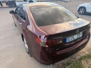 Red Honda Accord 2011 in Panevezys, with an engine capacity of 2.35 L and mileage of 305 thousand km for 4300 €, photo 5 on AUTOMOTO.COM.LV