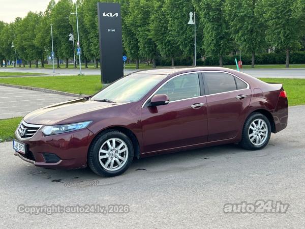 Sarkans Honda Accord 2012 Narva, ar dzinēja tilpumu 2.00 L un nobraukumu 365 tūkst. km par 2999 €, foto 1 vietnē AUTOMOTO.COM.LV