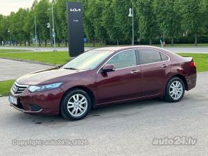 Sarkans Honda Accord 2012 Narva, ar dzinēja tilpumu 2.00 L un nobraukumu 365 tūkst. km par 2999 €, foto  vietnē AUTOMOTO.COM.LV