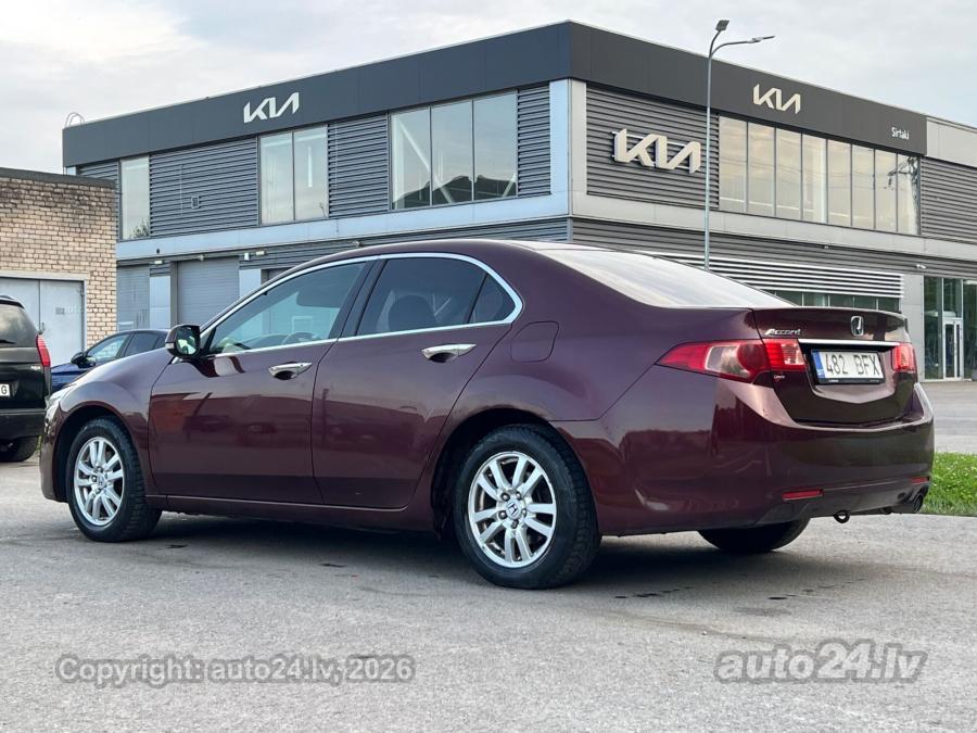 Sarkans Honda Accord 2012 Narva, ar dzinēja tilpumu 2.00 L un nobraukumu 365 tūkst. km par 2999 €, foto 8 vietnē AUTOMOTO.COM.LV