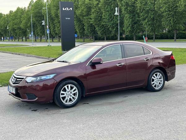 Red Honda Accord 2012 in Narva, with an engine capacity of 2.00 L and mileage of 354 thousand km for 2999 €, photo 1 on AUTOMOTO.COM.LV