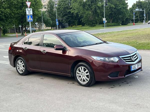 Red Honda Accord 2012 in Narva, with an engine capacity of 2.00 L and mileage of 354 thousand km for 2999 €, photo 2 on AUTOMOTO.COM.LV