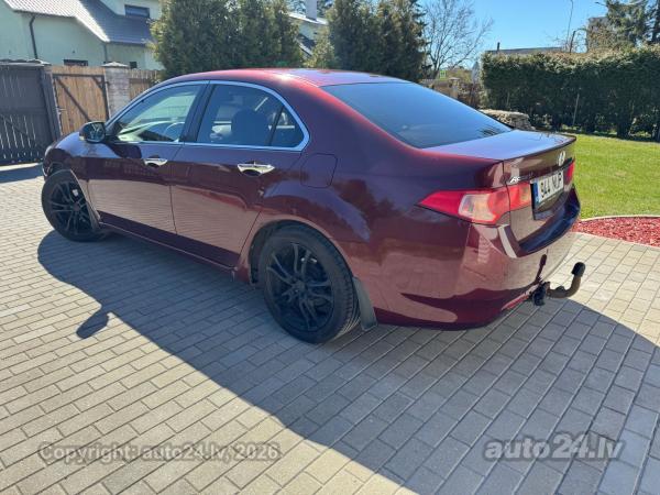 Red Honda Accord 2014 in Tallinn, with an engine capacity of 2.00 L and mileage of 0 thousand km for 6450 €, photo 3 on AUTOMOTO.COM.LV