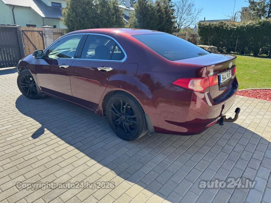 Sarkans Honda Accord 2014 Tallina, ar dzinēja tilpumu 2.00 L un nobraukumu 0 tūkst. km par 6450 €, foto 4 vietnē AUTOMOTO.COM.LV